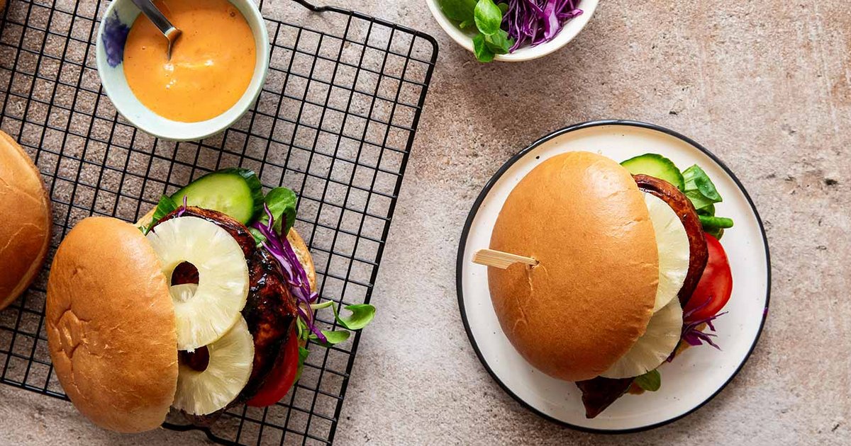 Hawaii-burger med kylling og sojaglaze | Opskrifts | Kikkoman